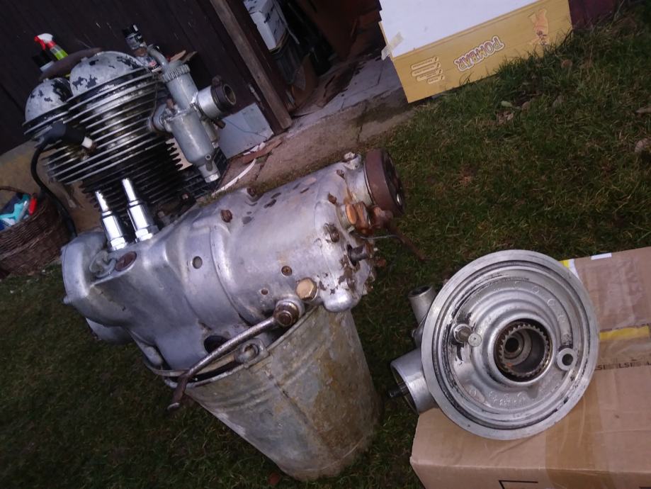 BMW R 25/3 deli: motor-kompleten, menjalnik, diferencial, okvir, tank,