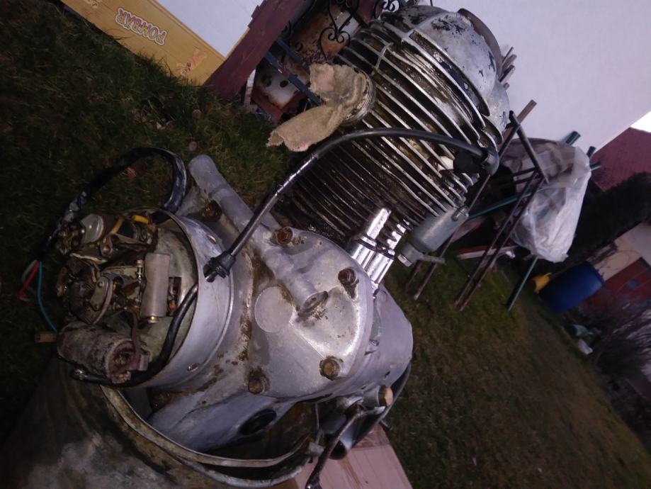 BMW R 25/3 deli: motor-kompleten, menjalnik, diferencial, okvir, tank,