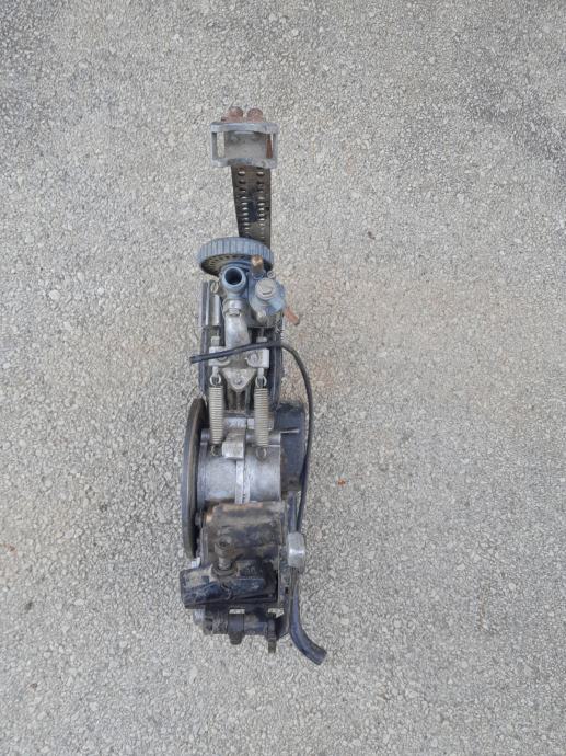 DONGO pomožni motor za montažo na kolo