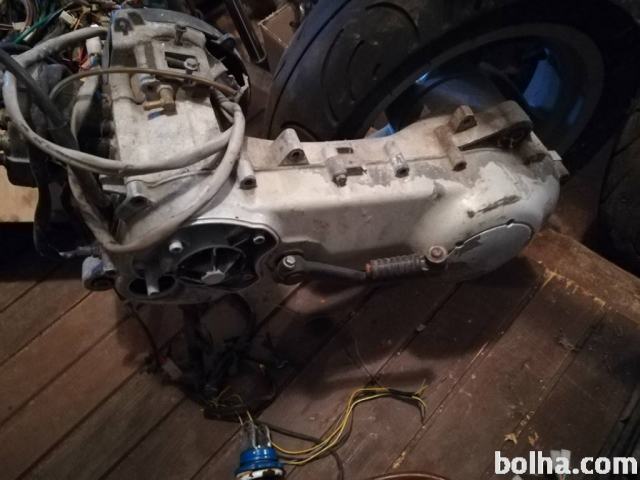 motor in ostali deli gilera runner -piaggio