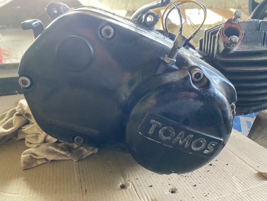 Tomos deli