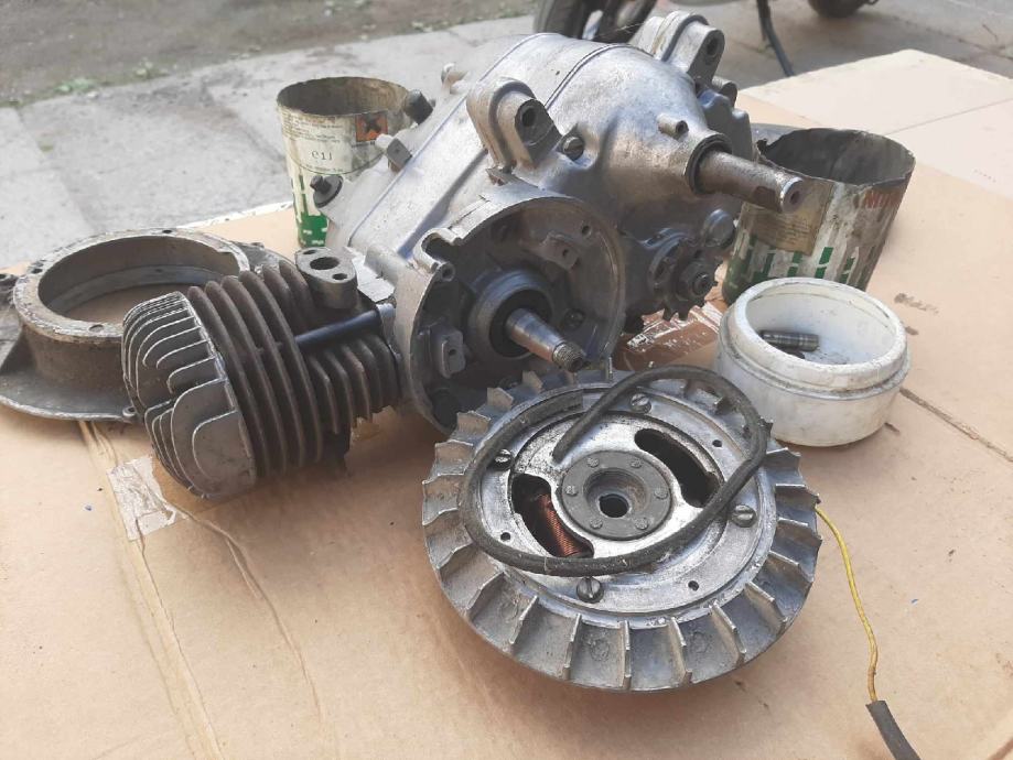 Tomos T12 troberzinc mašina