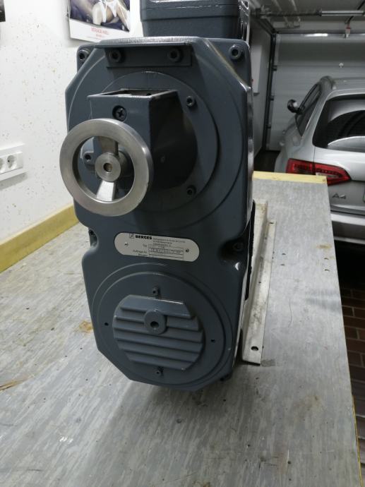 Elektromotor z reduktorjem