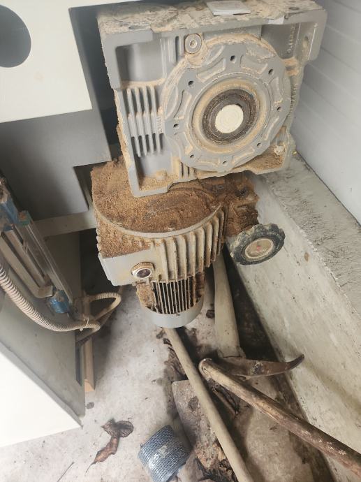 reduktor z elektro motorjem