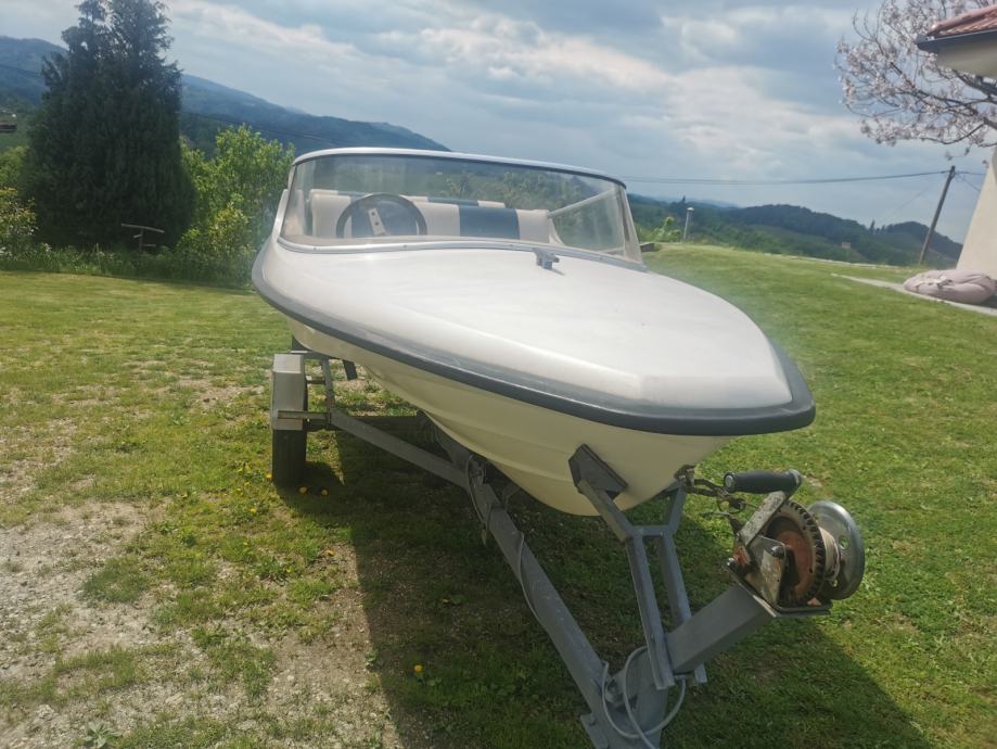 Gliser s prikolico