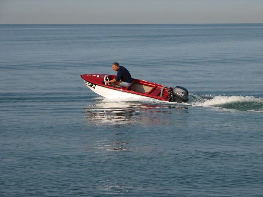 Motorni čoln ELAN - Yamaha 20