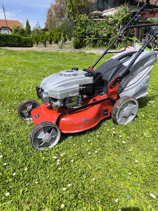 Samohodna vrtna kosilnica z električnim/bakterijskim vžigom
