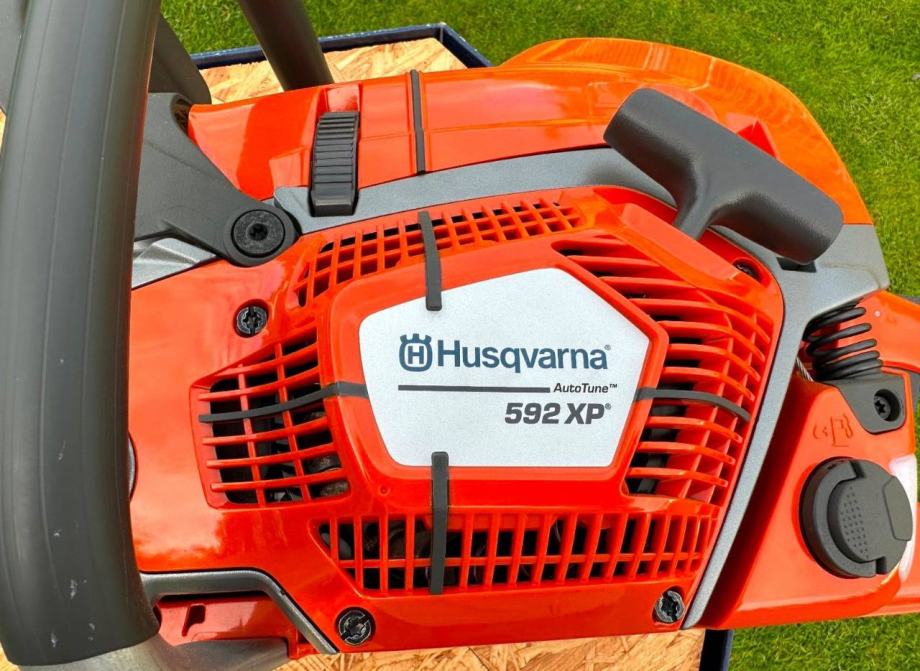 Motorna žaga Husqvarna 592 XP z bencinskim motorjem nov