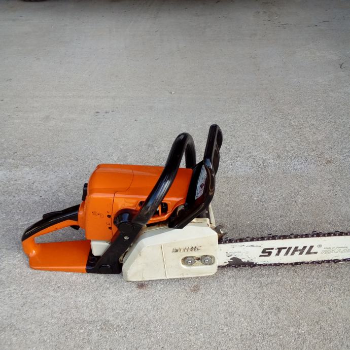 Motorna žaga STIHL - MS 230