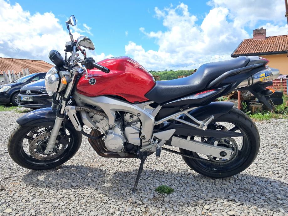 Yamaha FZ-6 600 cm3, 2004 l.