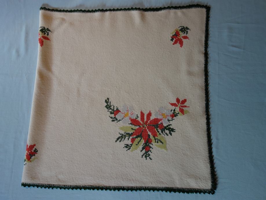 Prt 110x56 cm ročno vezen in obkvačkan