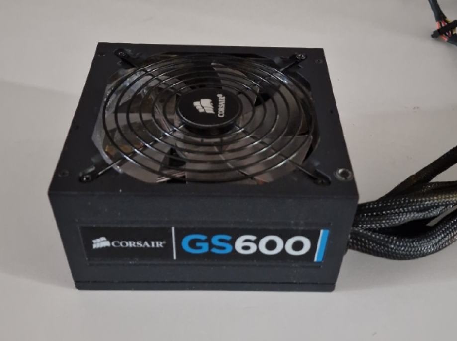 Corsair GS600 napajalnik 600W