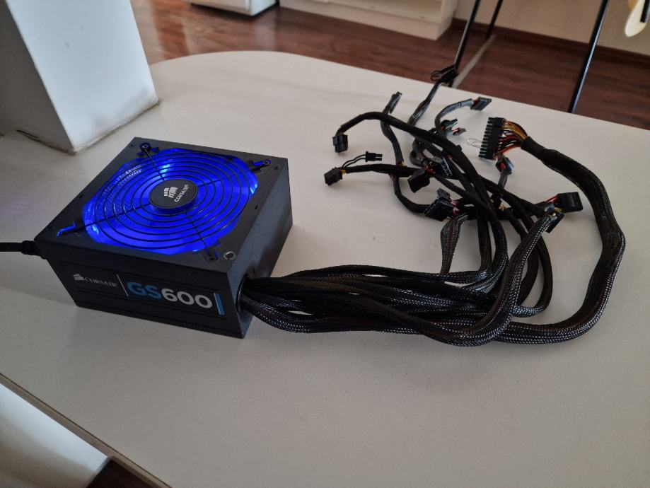 Corsair GS600 napajalnik 600W