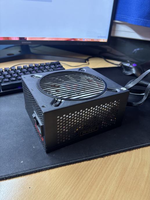NAPAJALNIK antec edge 750w 80+gold