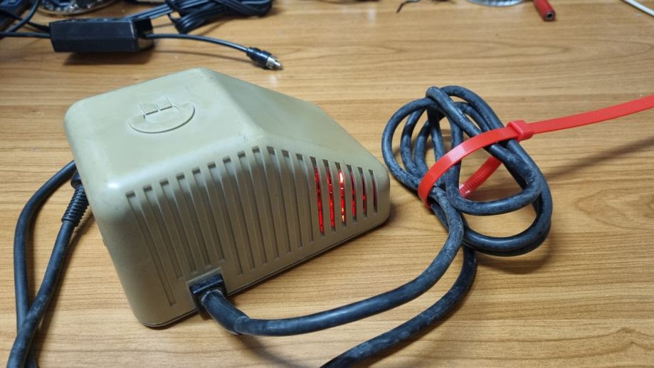 Napajalnik za Commodore 64, C64, rebrick, varni napajalnik