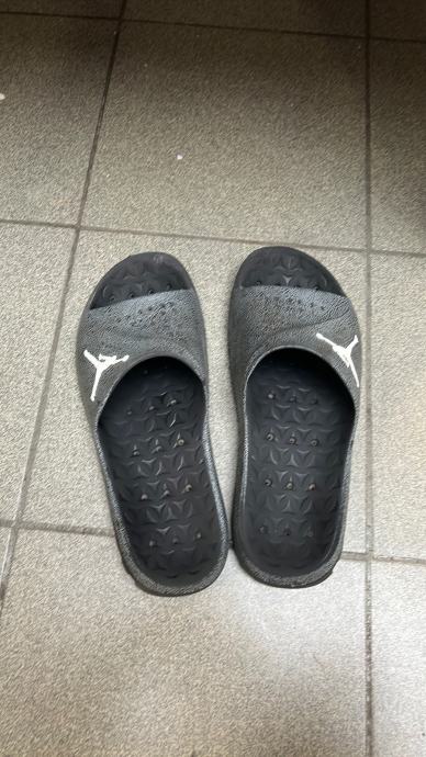 Air Jordan natikači št. 47