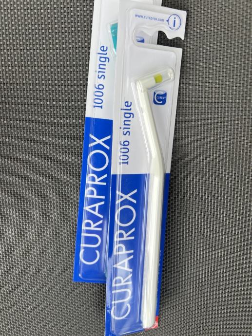 Curaprox 1006 single zobna scetka za aparat in tesko dostopna mesta