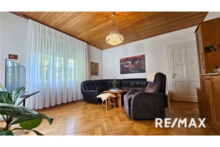 2 stanovanji v stanovanjski hiši in garaža (prodaja)