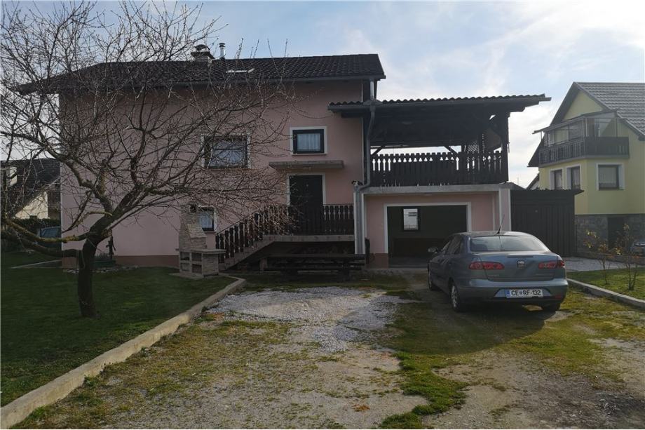 Hiša z dvema stanovanjema Ostrožno Celje (prodaja)