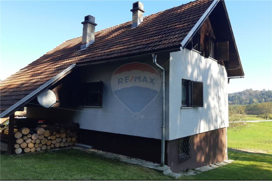 HIŠA Z ZEMLJIŠČEM V OBČINI VELIKE LAŠČE (prodaja)