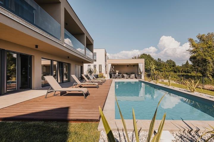 Istra, Tar-Vabriga, vila z bazenom 800m od morja (prodaja)
