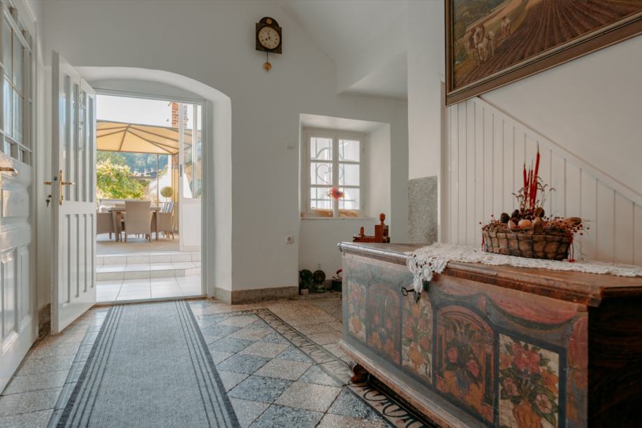 KAMNIK, MEŠČANSKA HIŠA, MESTNO JEDRO, 250 m2 (oddaja)