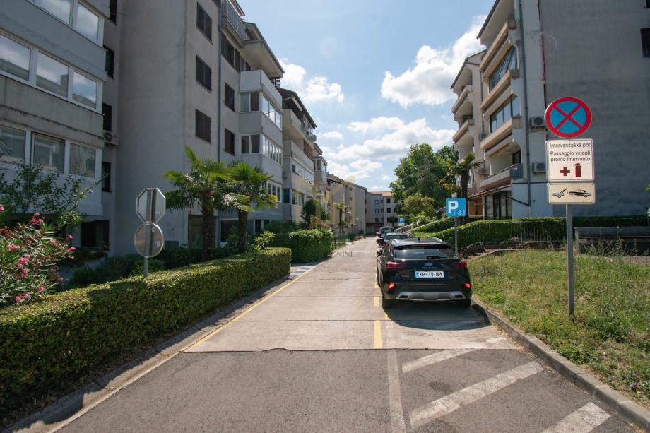 Koper, Markovec, prenovljeno 2-sobno stanovanje z razgledom na morje ...
