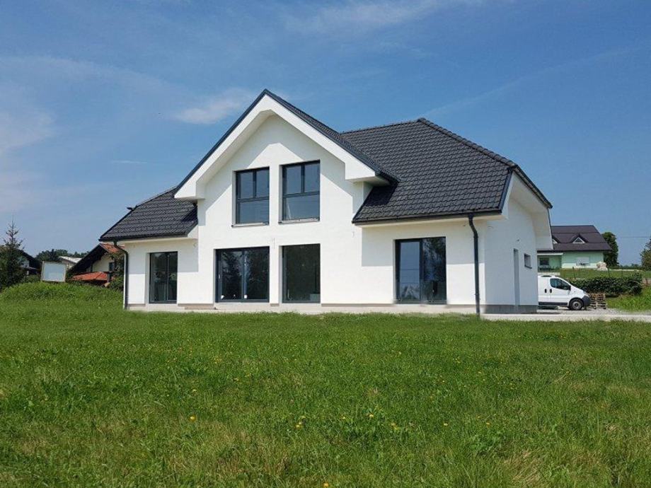 KUPIM vikend/počitniško hišico na morju (HRVAŠKA), v račun dam hišo ...