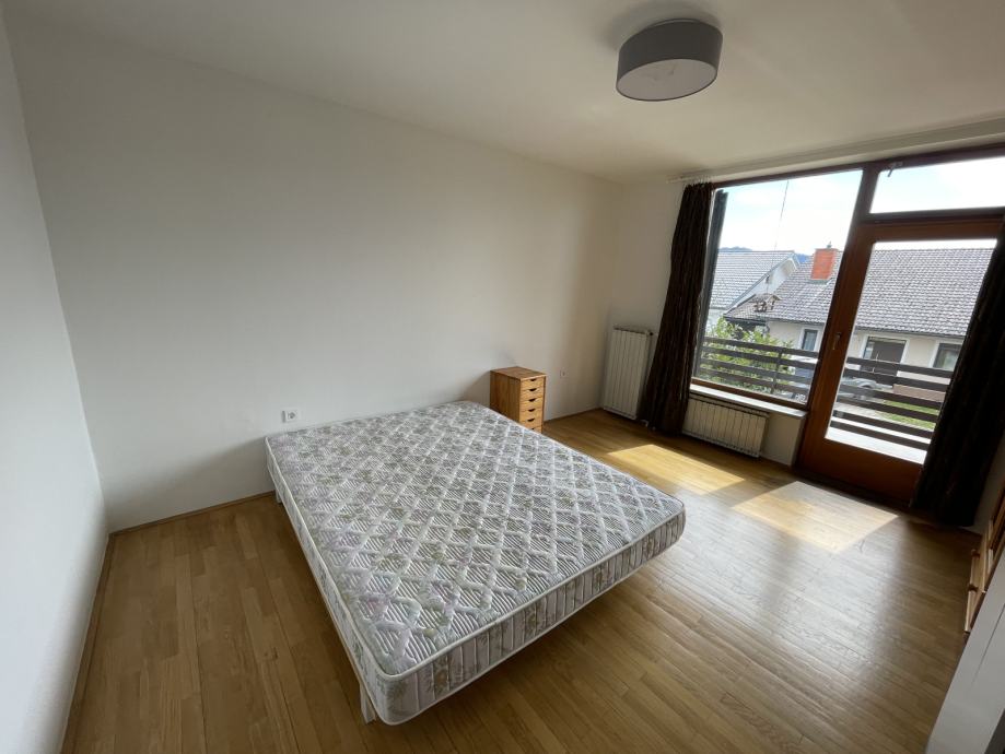 Najem hiše 120m2 s privatno teraso in vrtom! (oddaja)