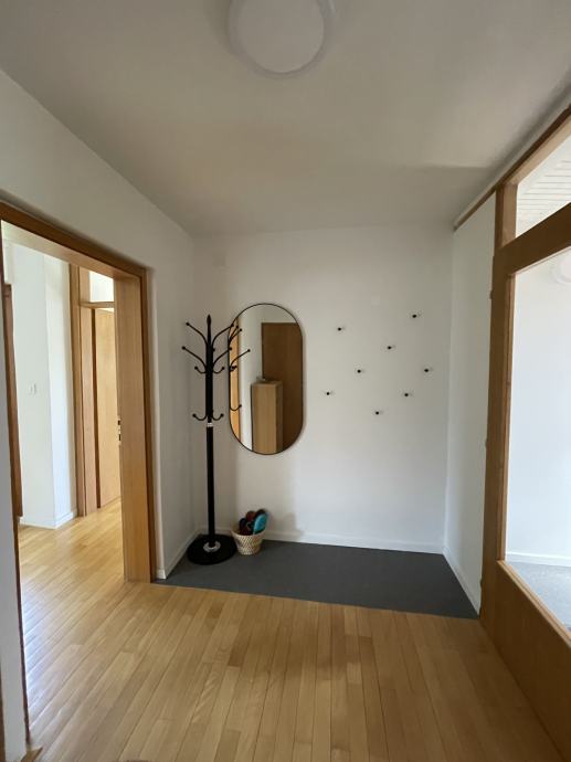 Najem hiše 120m2 s privatno teraso in vrtom! (oddaja)