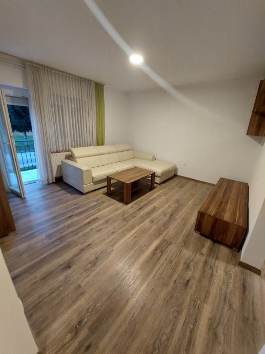 Lokacija stanovanja: Dolgo polje (oddaja)