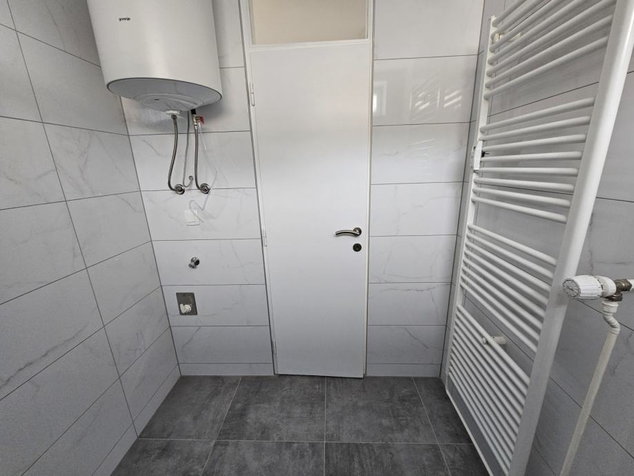 MARIBOR, CENTER, DVOSOBNO, 57m2, BALKON, OBNOVLJENO, PRODAMO (prodaja)