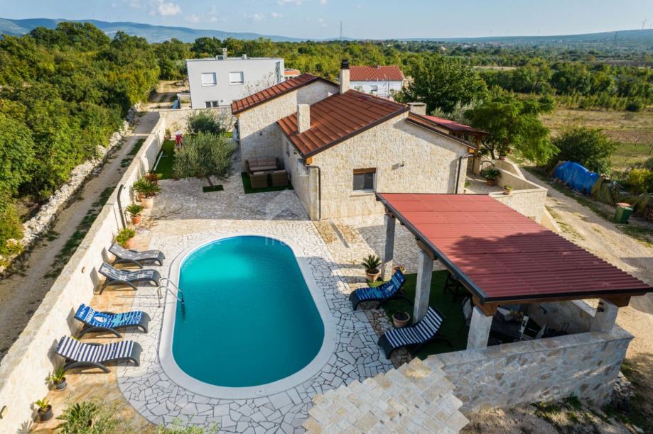NOVIGRAD, PRIDRAGA - kamnita vila na edinstveni lokaciji (prodaja)