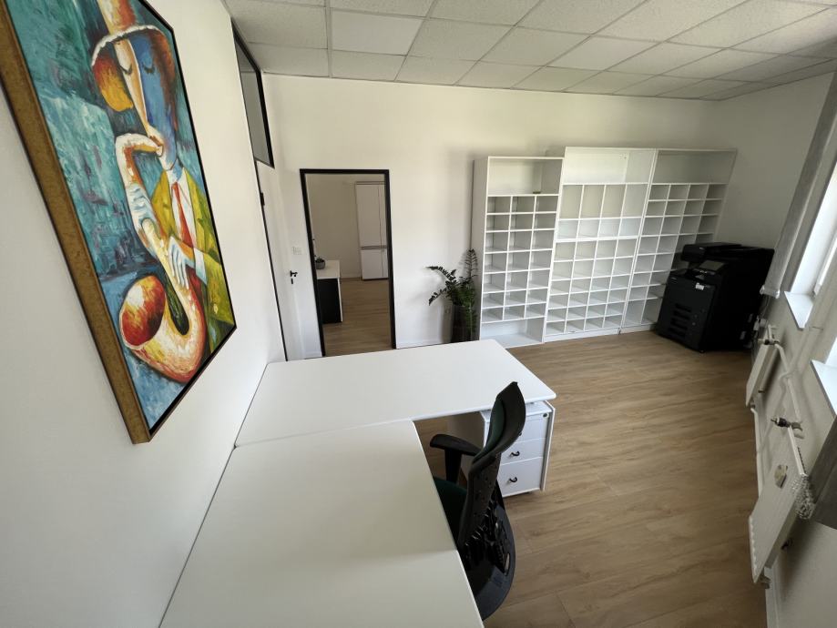 Pisarna v centru Ptuja, Domino center, visoki standard, 37 m2 (oddaja ...