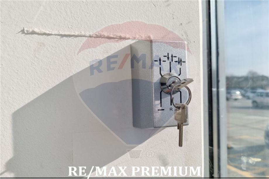 ODDAMO POSLOVNI PROSTOR PTUJ / V CENTRU SPAR (oddaja)