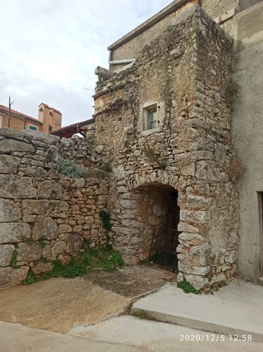 Orlec, Cres, stara kamena hiša (prodaja)