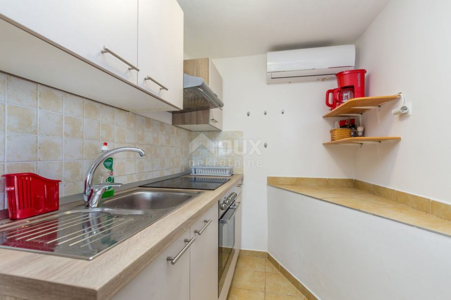 OTOK KRK, RISIKA - Apartmajska hiša z velikim vrtom (prodaja)