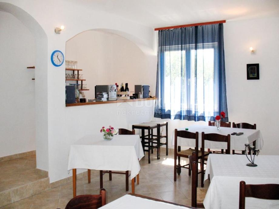 OTOK RAB, BARBAT - 150m od morja - Hiša z apartmaji (prodaja)
