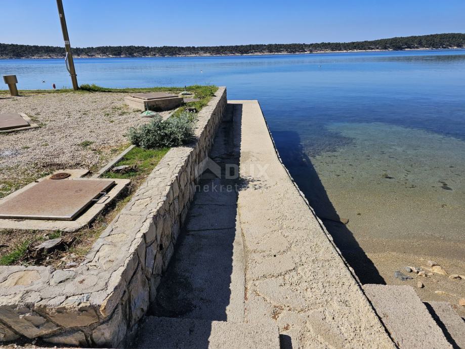 OTOK RAB, BARBAT - Investicija 1. red do morja - hiša, parkirišče, pri ...