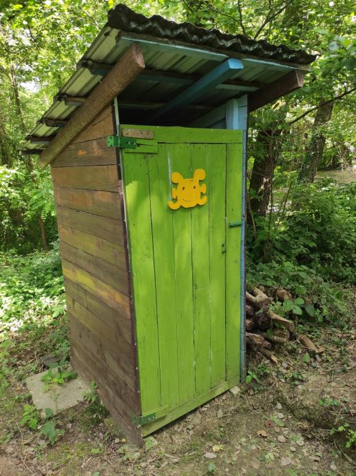 PINCE, 2565m2, za vikend, lesena uta,WC,dovoz, razgled, mir,blizu AC