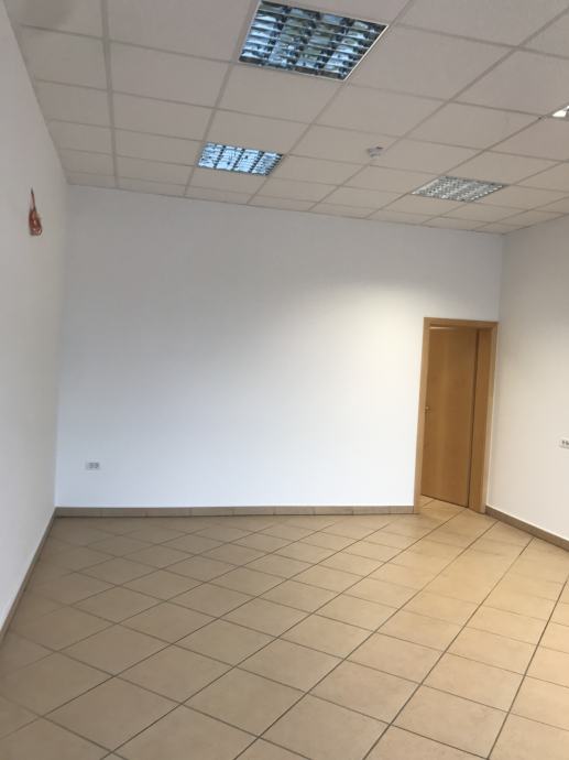 Prodam. Poslovni prostor ali trgovina. Kozina (prodaja)