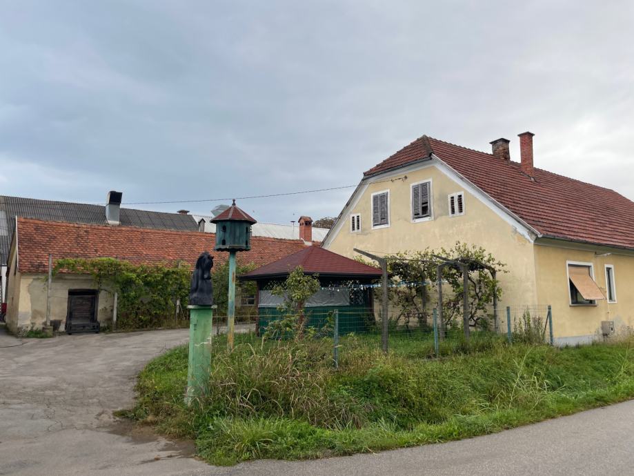Prodam kmetijo z njivami, travniki in gozdovi.