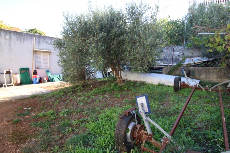 Salii - hiša v centru, druga vrsta ob morju (prodaja)
