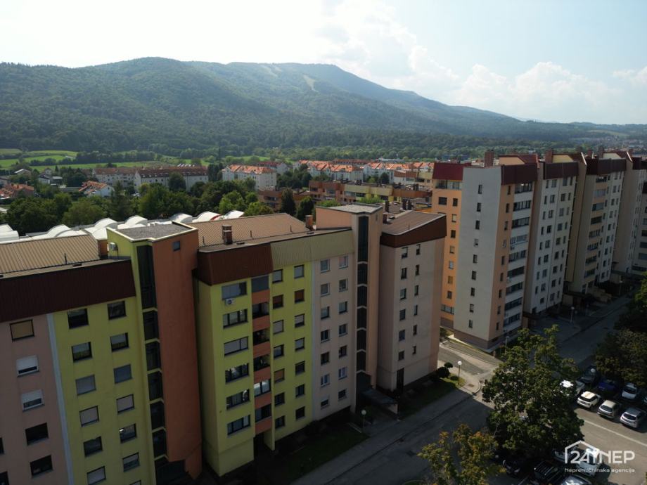 Svetlo 4-sobno stanovanje z balkonom/zaprto teraso (prodaja)