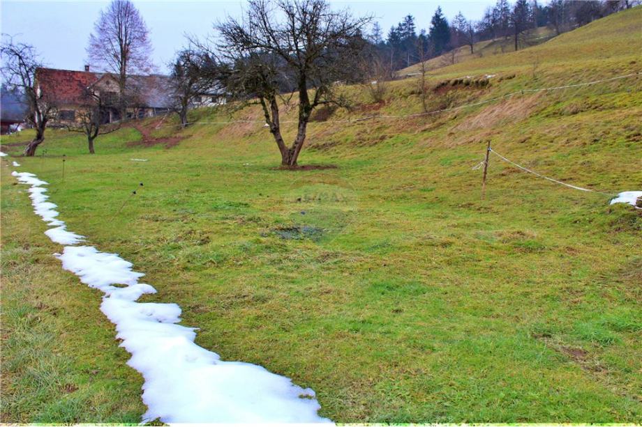Tri zazidljive parcele Žiri