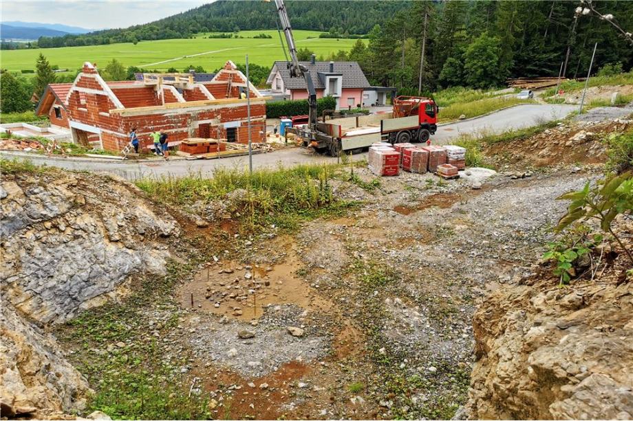 Zemljišče za gradnjo z gradbenim dovoljenjem