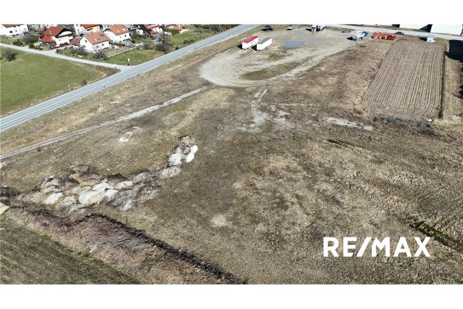 ZEMLJIŠČE / INDUSTRIJSKA RABA / 15.000 M2