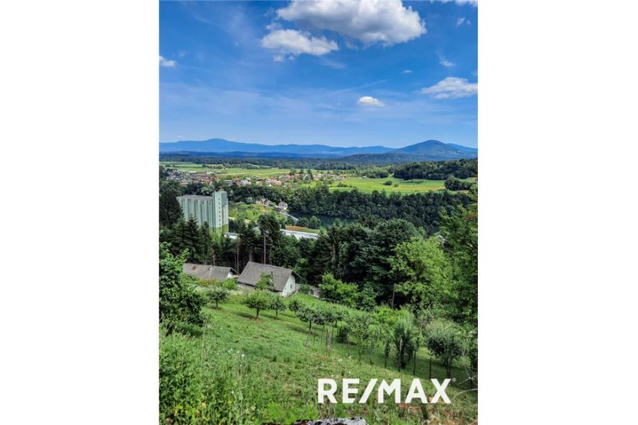 ZIDANICA NAD STRAŽO Z RAZGLEDOM NA REKO KRKO (prodaja)