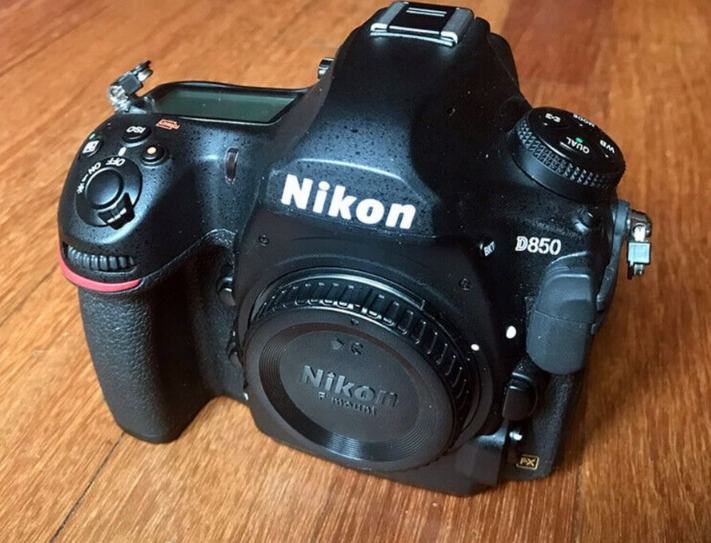 Nikon D850 DSLR digitalni fotoaparat kot nov