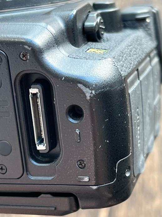 Nikon D850 + Nikon MB-D18 Battery Grip